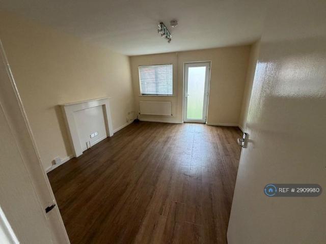 2 bedroom end of terrace house to rent