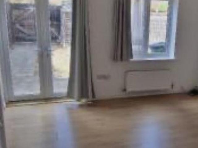 2 bedroom end of terrace house to rent