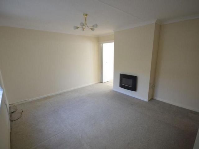 2 bedroom end of terrace house to rent