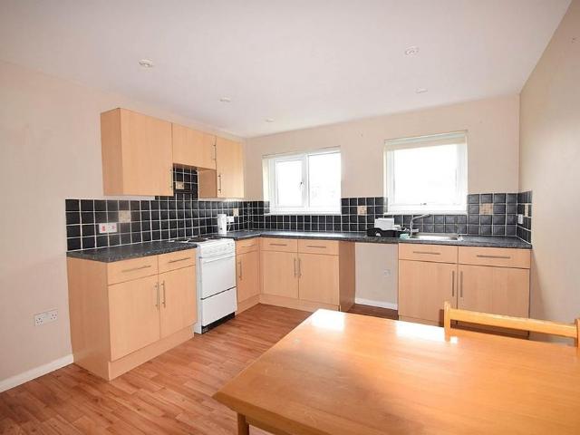 2 bedroom end of terrace house to rent