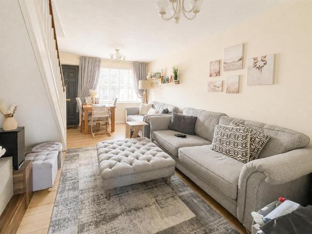 2 bedroom end of terrace house to rent