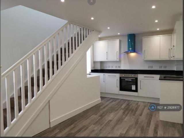 2 bedroom end of terrace house to rent