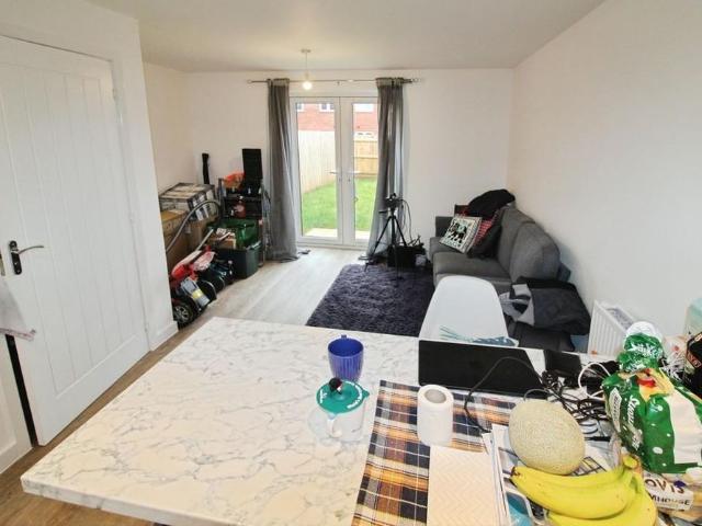 2 bedroom end of terrace house to rent