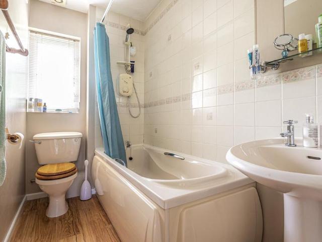 2 bedroom end of terrace house to rent