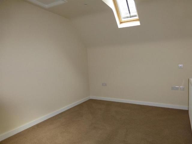 2 bedroom end of terrace house to rent