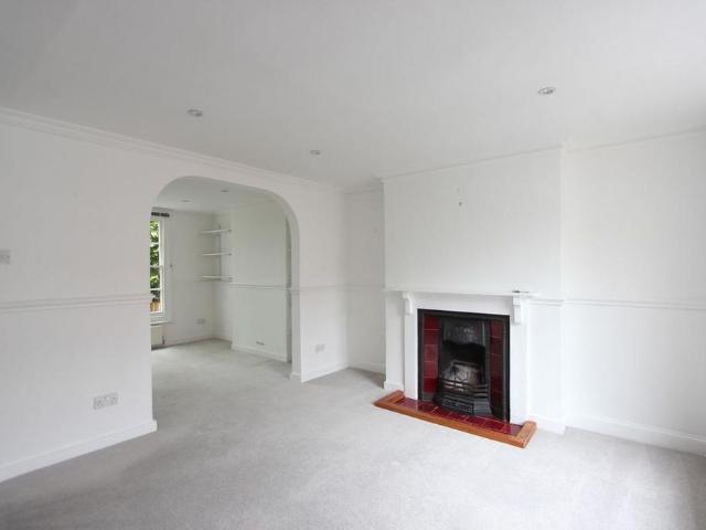 2 bedroom end of terrace house to rent