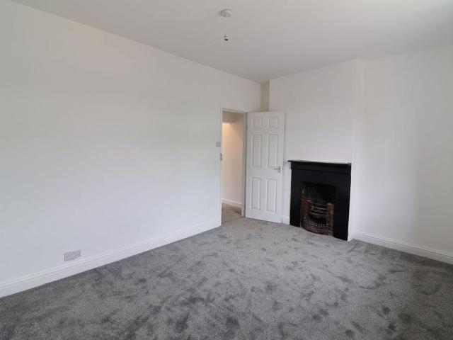 2 bedroom end of terrace house to rent