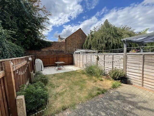 2 bedroom end of terrace house to rent