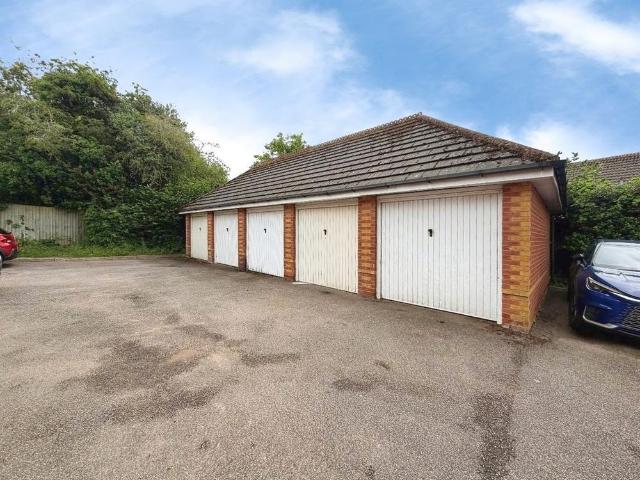 2 bedroom end of terrace house to rent
