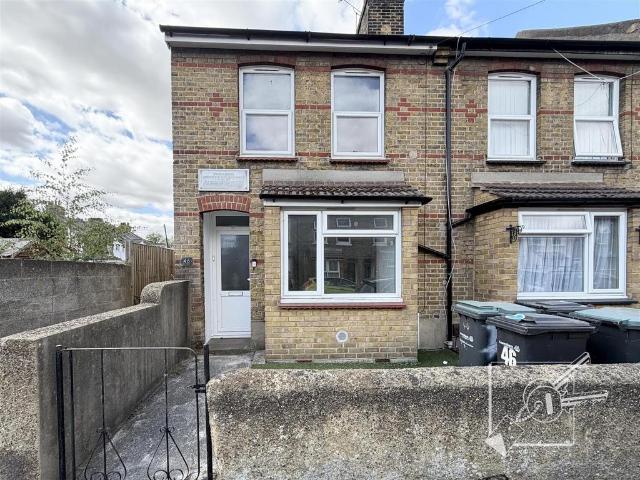 2 bedroom end of terrace house to rent