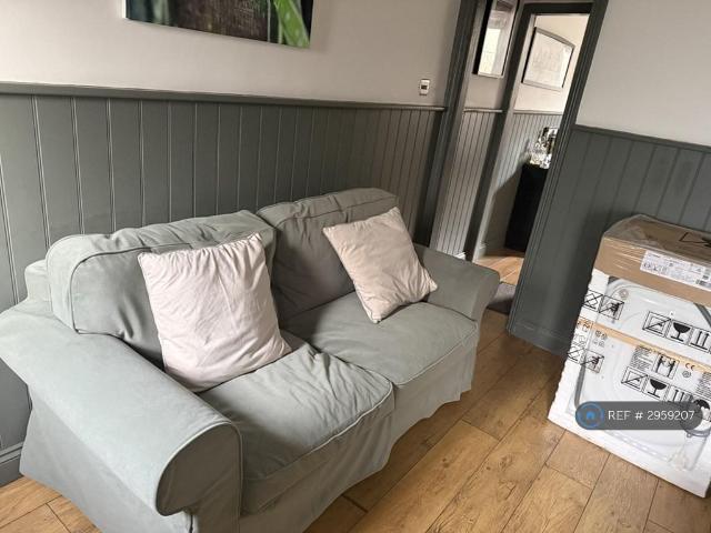 2 bedroom end of terrace house to rent