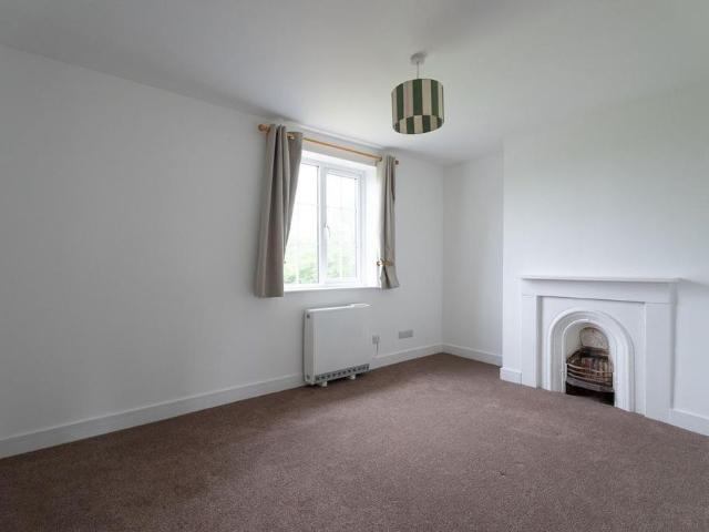 2 bedroom end of terrace house to rent