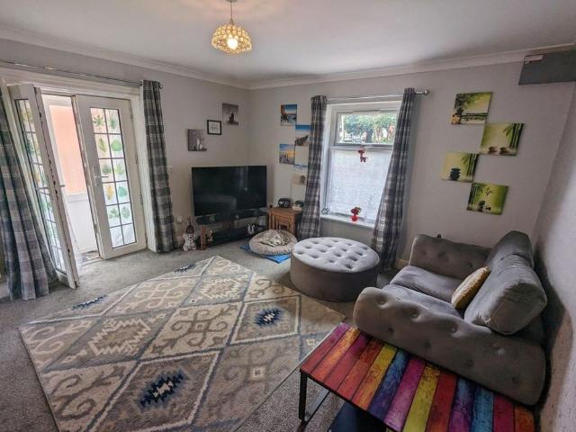 2 bedroom end of terrace house to rent
