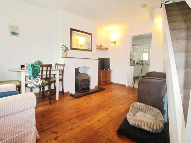 2 bedroom end of terrace house to rent