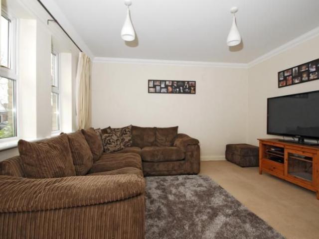 2 bedroom end of terrace house to rent