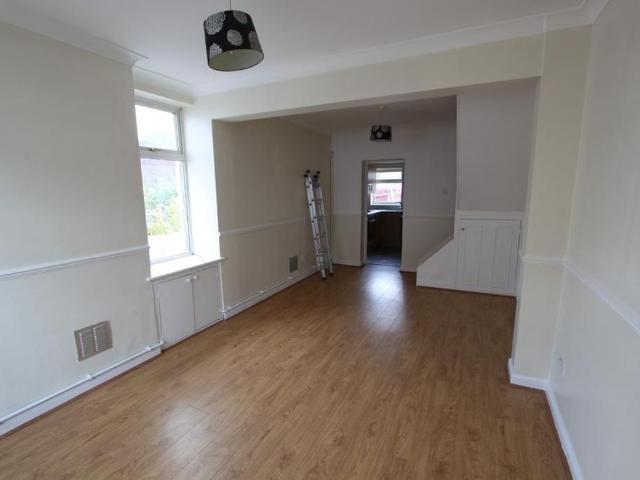 2 bedroom end of terrace house to rent