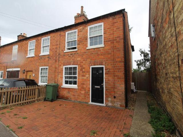 2 bedroom end of terrace house to rent