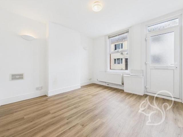 2 bedroom end of terrace house to rent