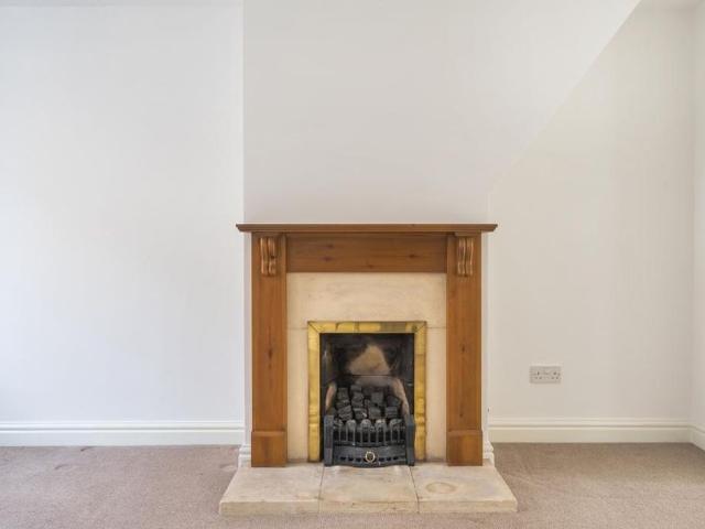 2 bedroom end of terrace house to rent