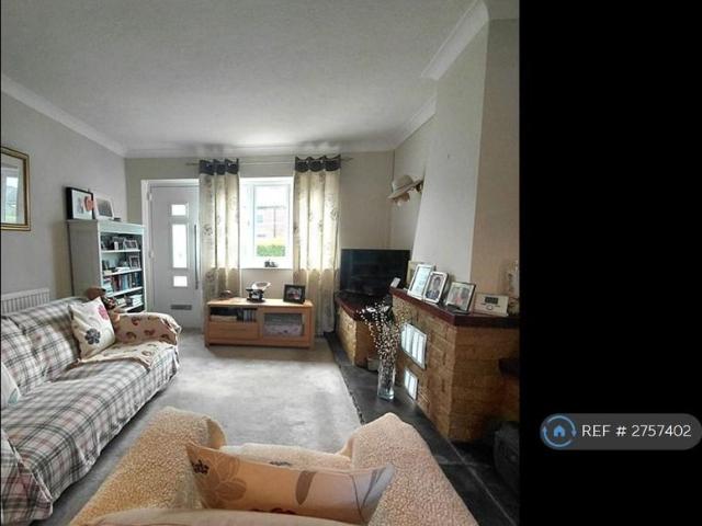 2 bedroom end of terrace house to rent