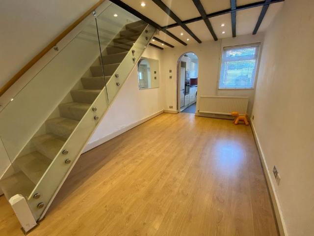 2 bedroom end of terrace house to rent
