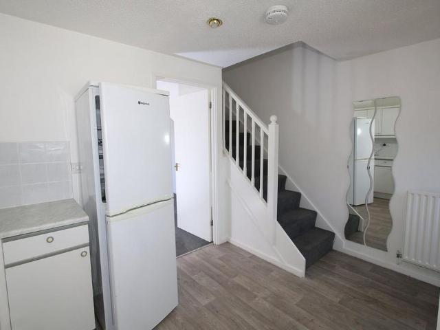 2 bedroom end of terrace house to rent