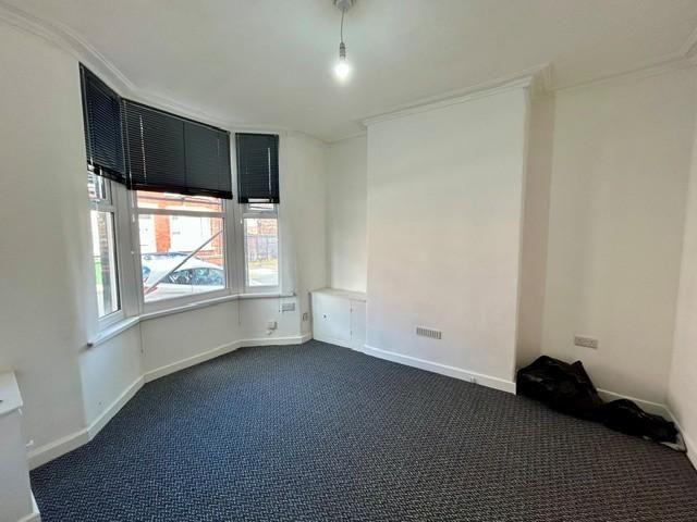 2 bedroom end of terrace house to rent