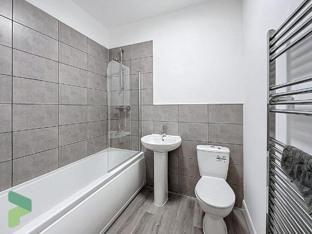 2 bedroom end of terrace house to rent
