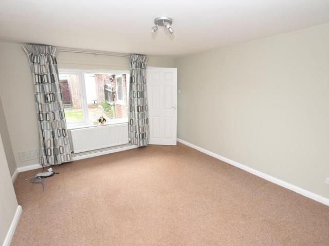 2 bedroom end of terrace house to rent
