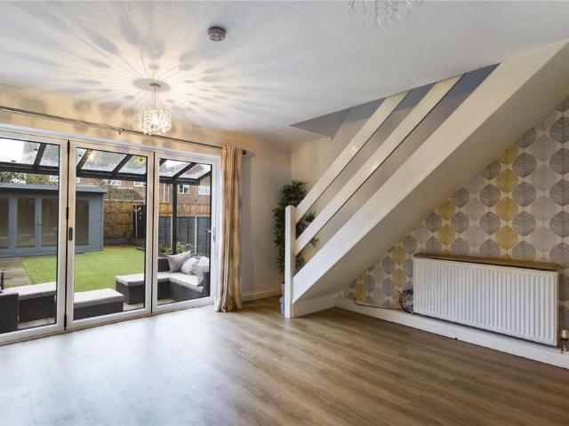 2 bedroom end of terrace house to rent