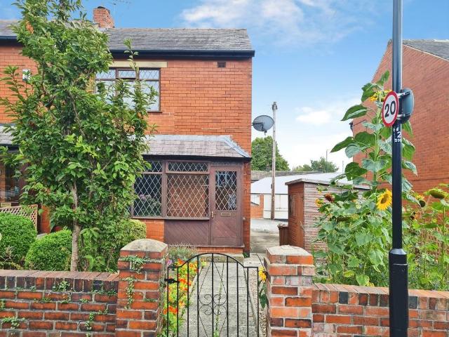 2 bedroom end of terrace house to rent