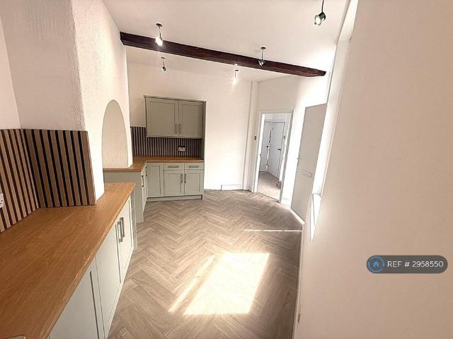 2 bedroom end of terrace house to rent