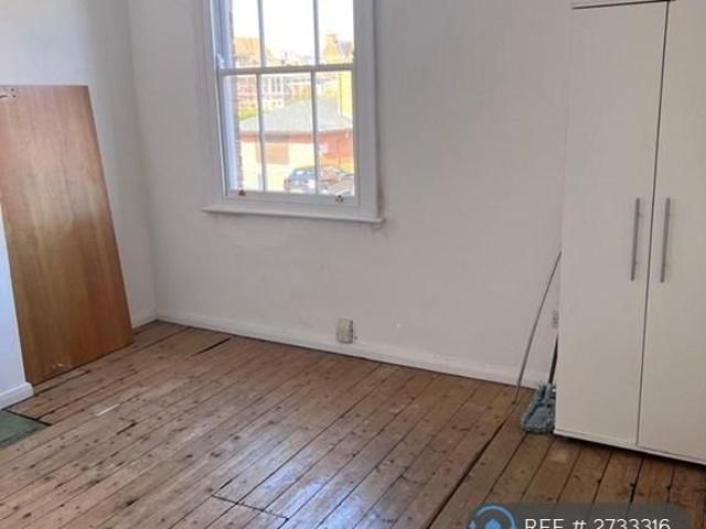 2 bedroom end of terrace house to rent