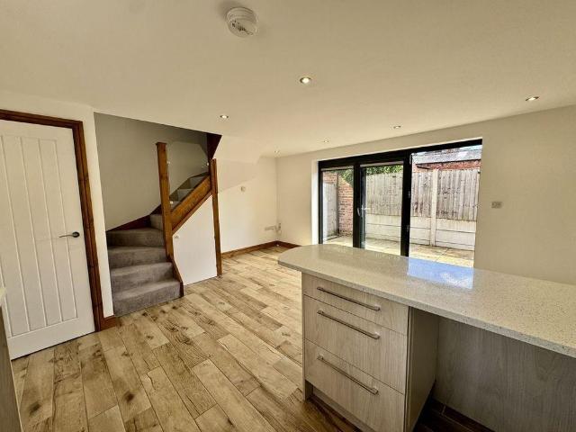 2 bedroom end of terrace house to rent