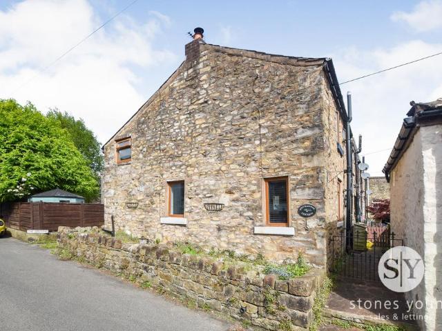 2 bedroom end of terrace house to rent