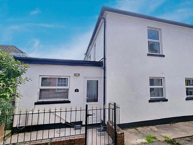 2 bedroom end of terrace house to rent