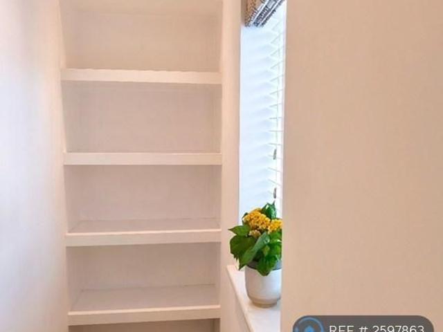 2 bedroom end of terrace house to rent