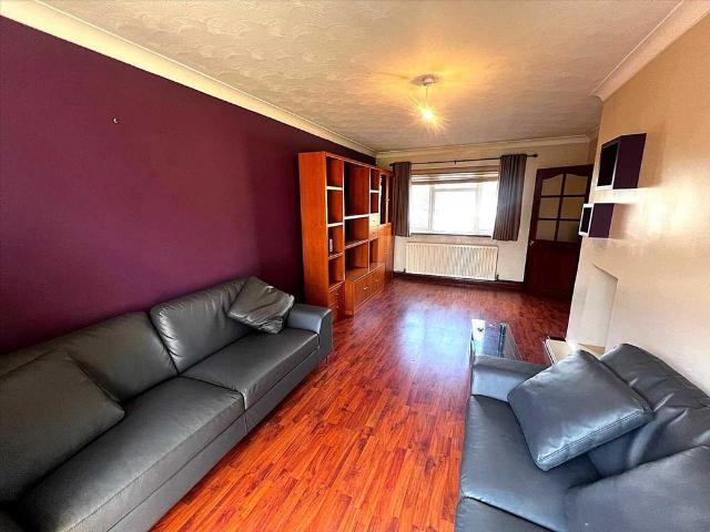 2 bedroom end of terrace house to rent