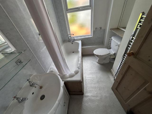 2 bedroom end of terrace house to rent