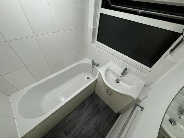 2 bedroom end of terrace house to rent