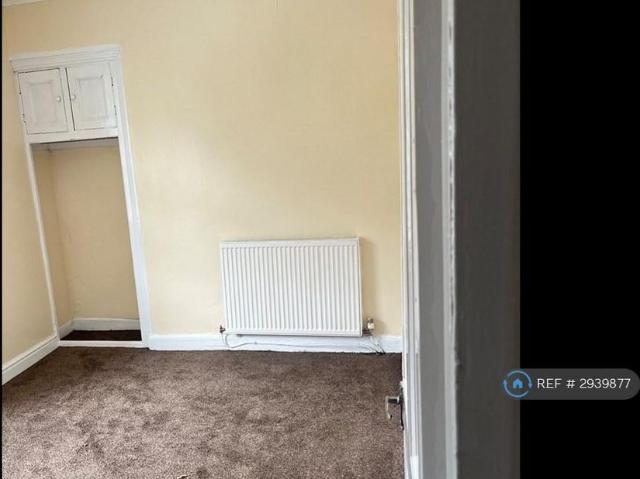 2 bedroom end of terrace house to rent