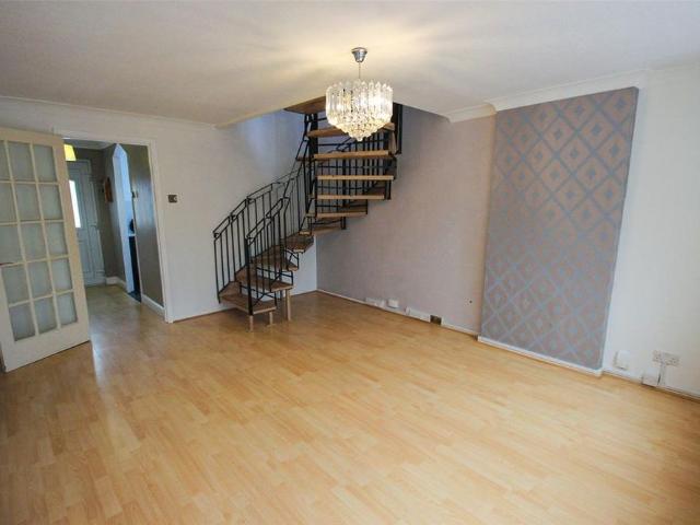 2 bedroom end of terrace house to rent