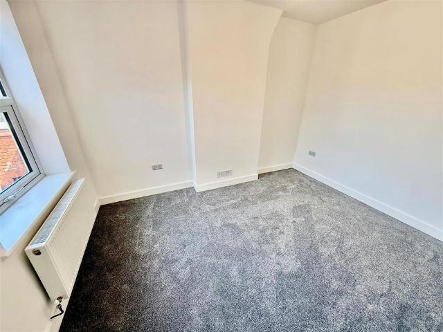 2 bedroom end of terrace house to rent