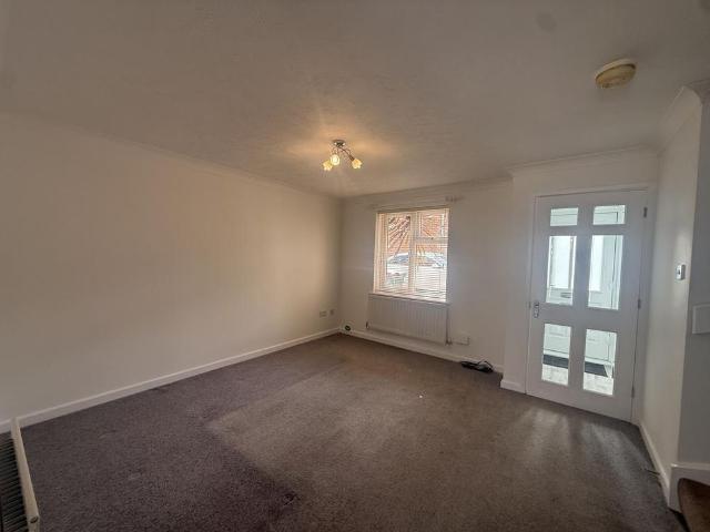 2 bedroom end of terrace house to rent