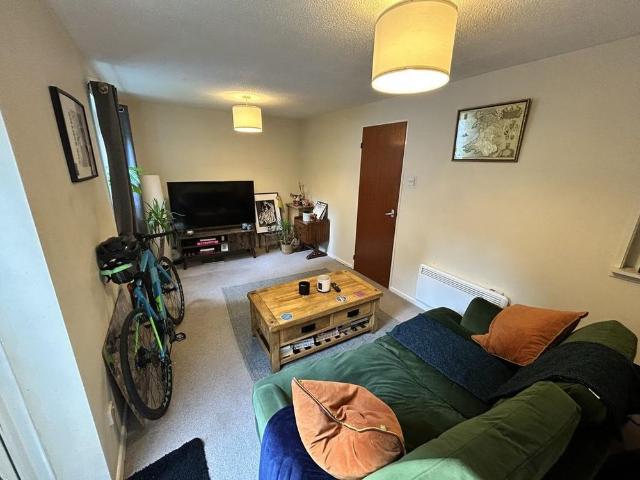 2 bedroom end of terrace house to rent