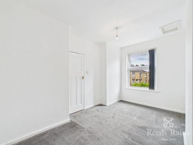 2 bedroom end of terrace house to rent