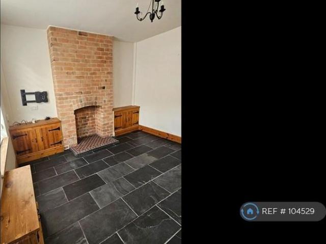 2 bedroom end of terrace house to rent
