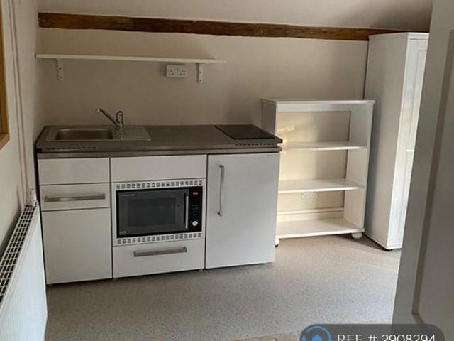 2 bedroom end of terrace house to rent