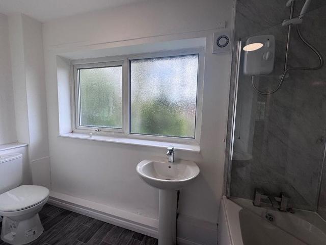 2 bedroom end of terrace house to rent