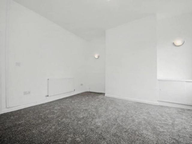 2 bedroom end of terrace house to rent
